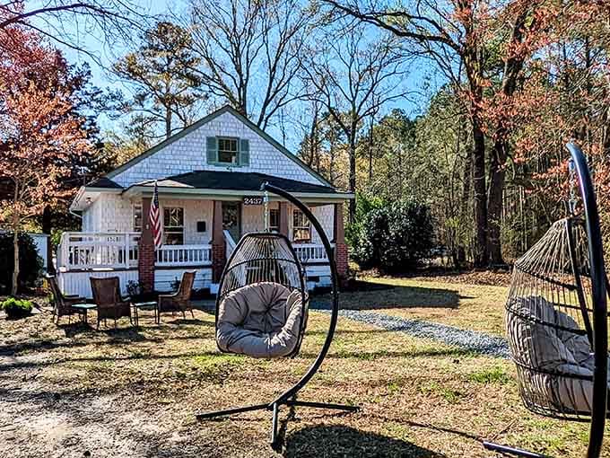 An American flag, picnic tables, and a charming porch prove patriotism pairs perfectly with great caffeine.