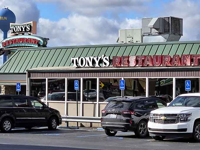 That green roof and classic signage practically scream "exit here for breakfast excellence" to weary I-75 travelers.
