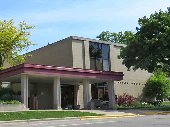The library building showcases that mid-century modern aesthetic that's aged better than most of us, frankly speaking.