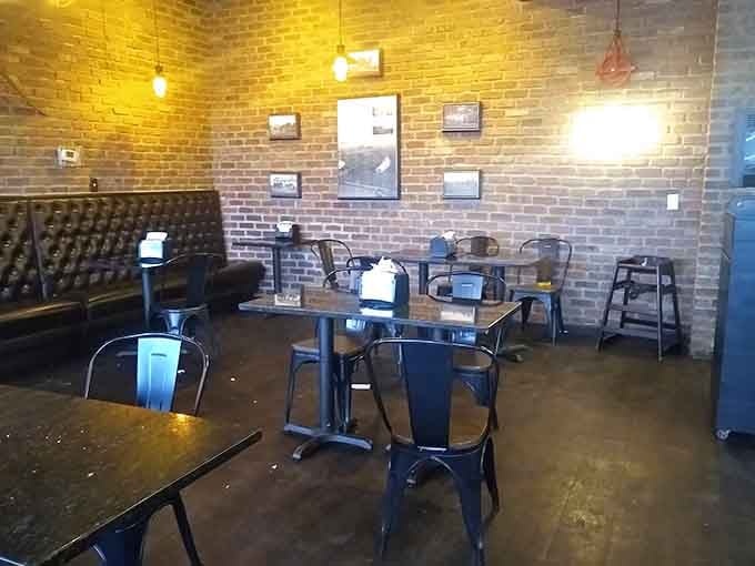 Industrial-chic seating that wouldn't look out of place in a trendy downtown bistro, gas station location notwithstanding.