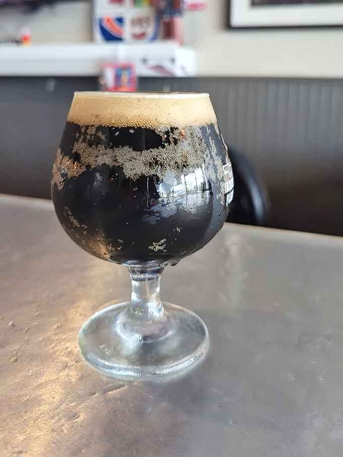 Dark stout with a perfect foam head, because great pizza deserves equally great beverage companionship always.