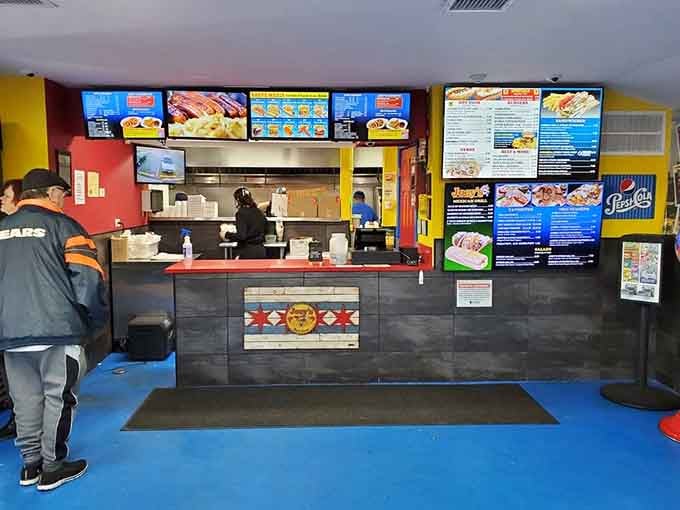 The ordering area runs with the efficiency of a Swiss watch, getting you fed faster than expected.