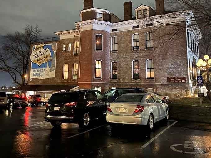 Evening descends on the mansion as diners arrive, drawn by promises of history and seriously good food.