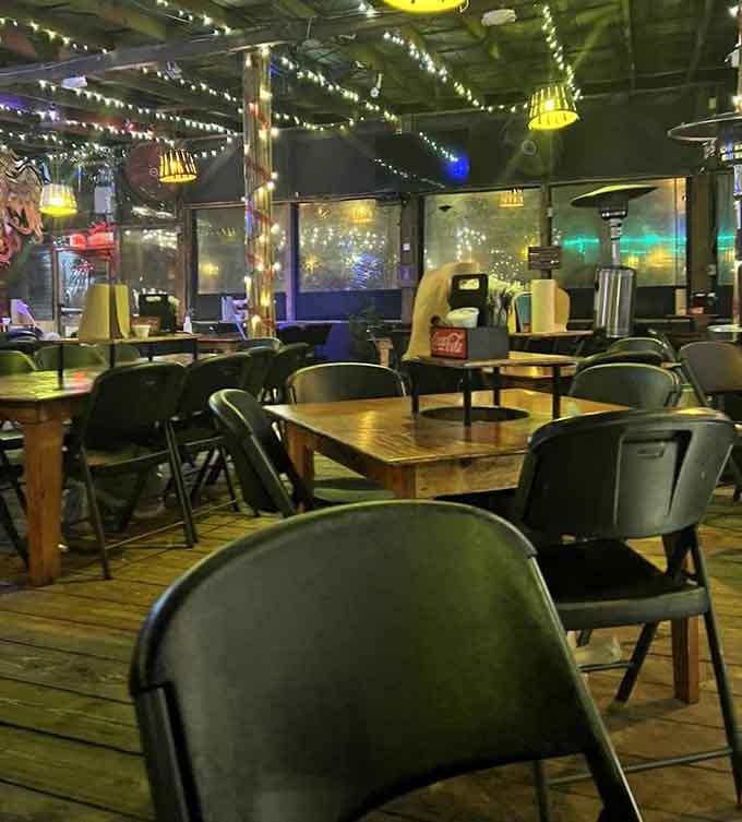 String lights and good times create the kind of atmosphere where strangers become friends over seafood.