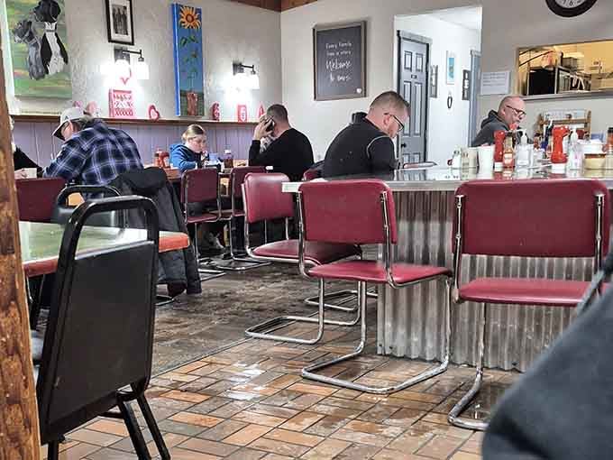 Counter seating with condiments at the ready means you're never far from ketchup, syrup, or hot sauce happiness.