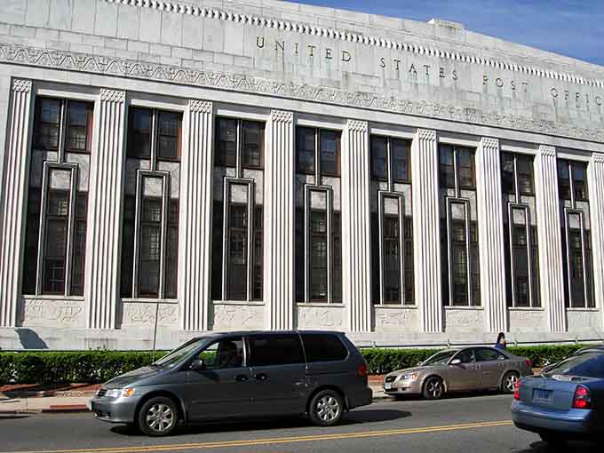 This Art Deco post office building proves that even government buildings once aspired to be beautiful works of art.