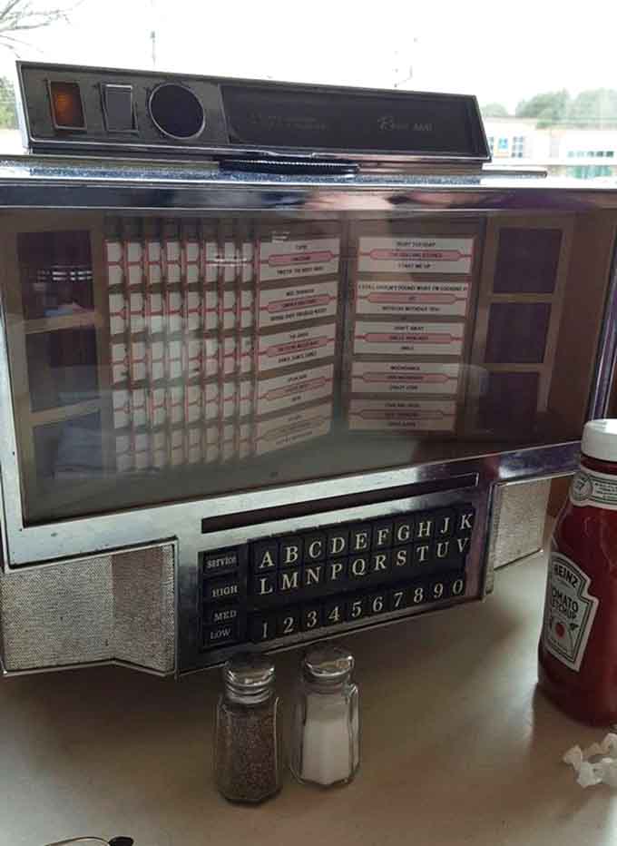 Tabletop jukeboxes still stand guard at every booth, ready to soundtrack your meal with vintage tunes.