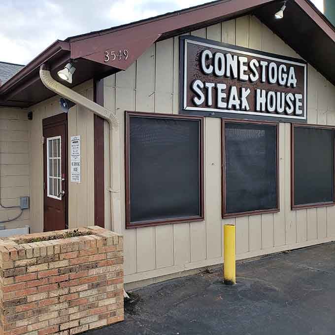 Clean lines and simple signage let the food do the talking at this no-nonsense neighborhood steak destination.