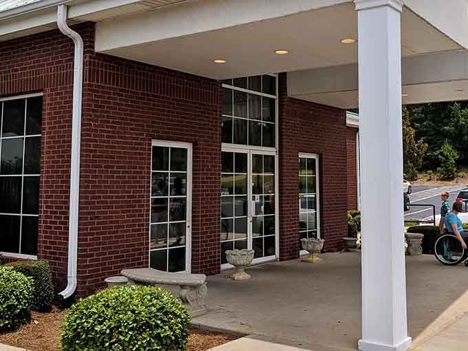 Those welcoming columns frame the entrance like a proper invitation to experience something special and delicious inside.