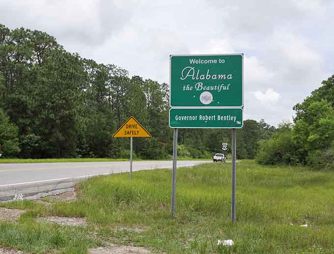 Highway or byway, Alabama makes sure you know you're entering somewhere special. Every. Single. Time.