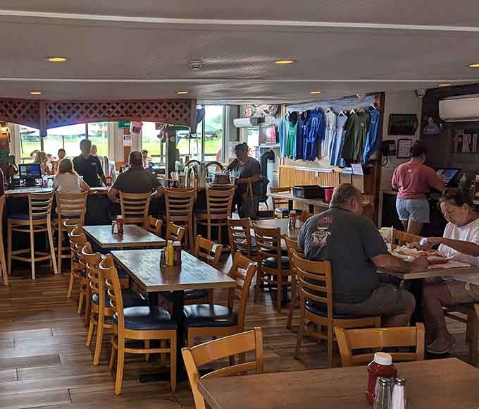 Casual dining tables filled with happy customers tell you everything about the quality before you order a thing.