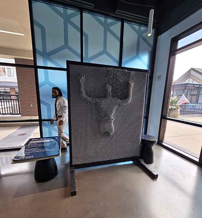 Press your hand into thousands of pins and create a three-dimensional selfie that's oddly satisfying to make.