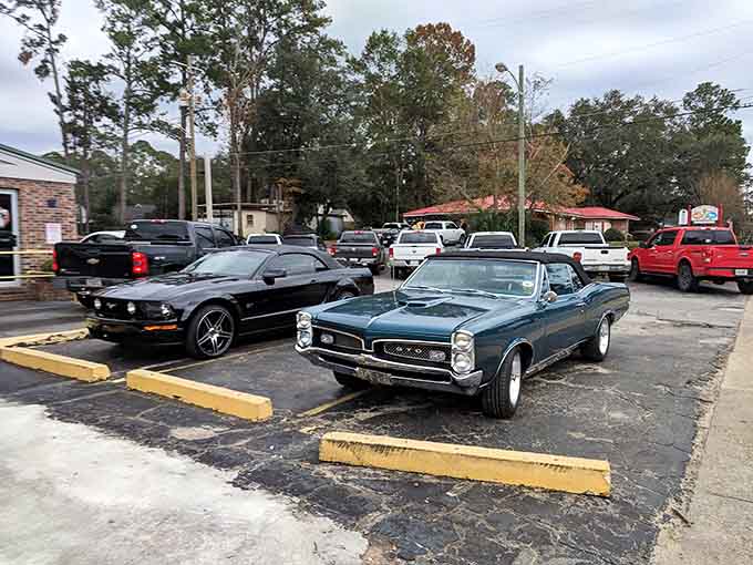 A packed parking lot is always the best restaurant review you'll ever need, trust me.