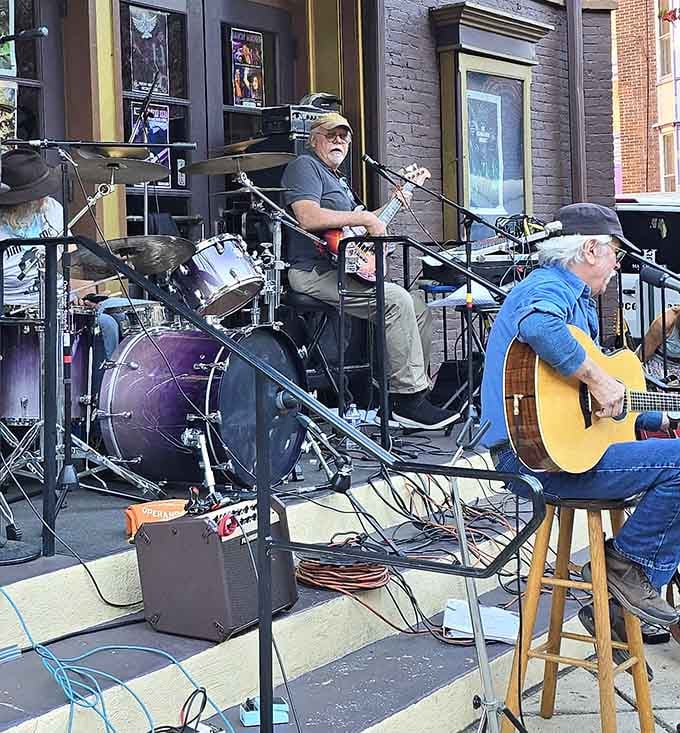 Street performances bring the entertainment outside, proving this venue knows how to celebrate music in any setting.