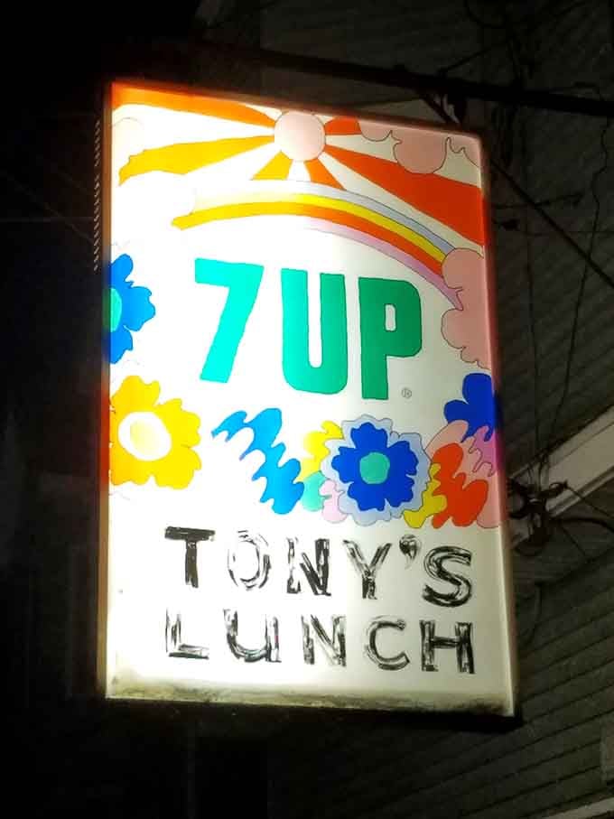 That vintage 7UP sign glowing in the night is like a beacon calling burger lovers home.