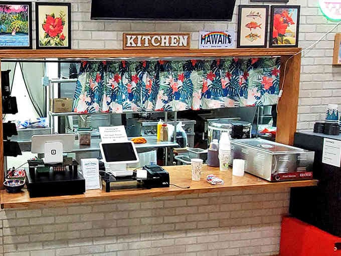That open kitchen with its tropical curtain valance means you can watch your island feast come together.