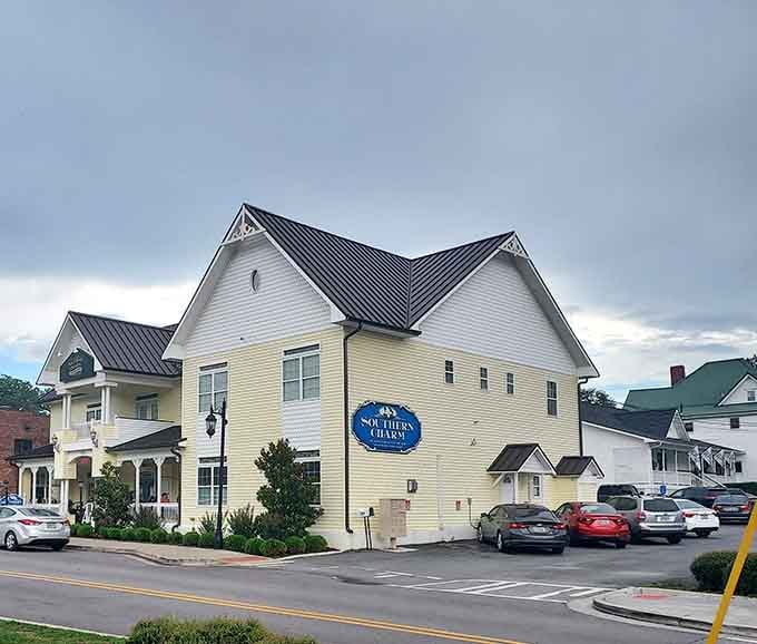 Southern Charm's yellow exterior practically glows with the promise of good food and the kind of service that remembers your name.