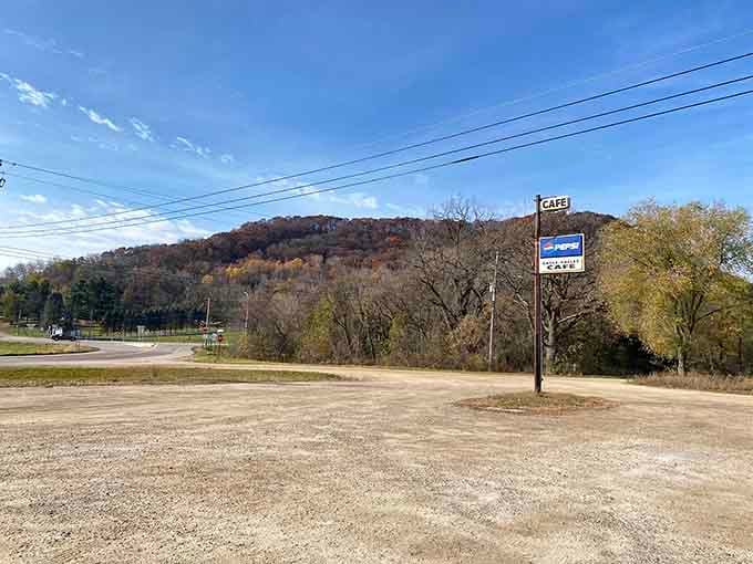 Nestled against those gorgeous Mississippi River bluffs, the location alone is worth the drive down scenic Highway 61.