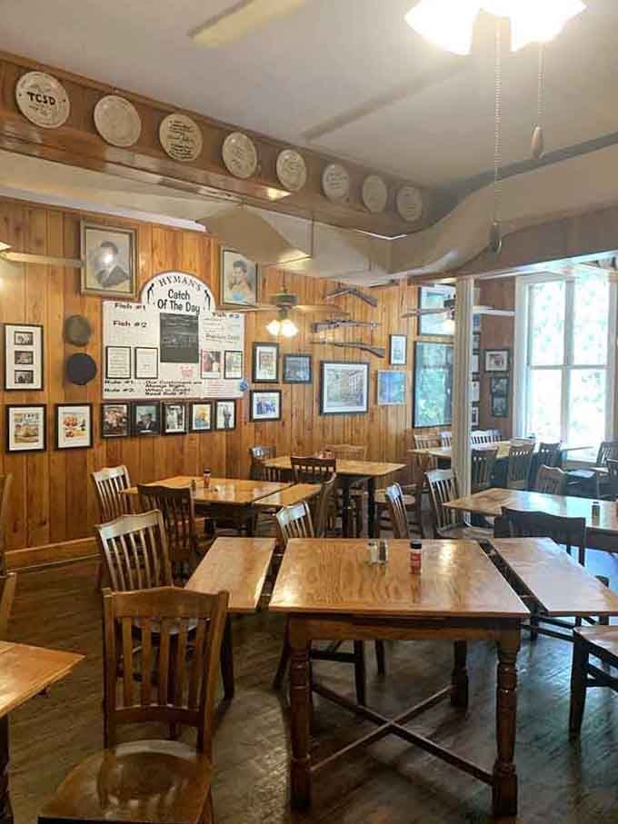 Simple wooden tables and chairs create that comfortable, no-frills atmosphere where the food does all the talking.