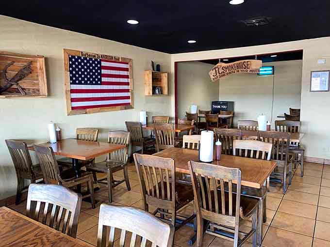 Plenty of seating with an American flag reminding you that barbecue is as patriotic as it gets.