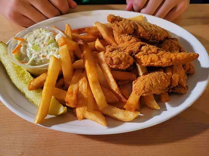 Golden chicken tenders with fries: sometimes the classics are classic for a reason, and this reason is delicious.