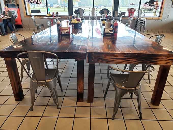 These communal tables have witnessed countless barbecue victories and probably a few sauce-related wardrobe casualties too.