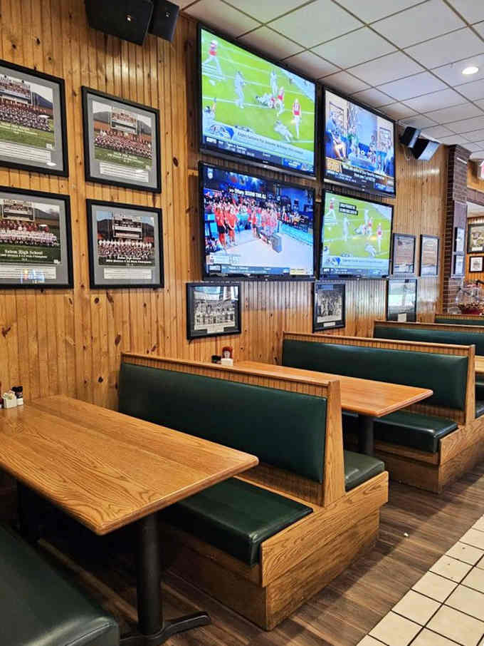 More screens and sports history than a Hall of Fame, giving you plenty to contemplate between bites.