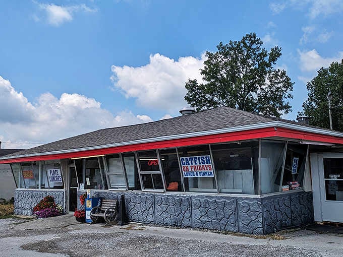 South Main serves up meals in a no-nonsense building that prioritizes food over Instagram-worthy interior design schemes.