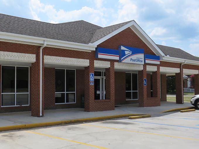 Even the post office here looks like it belongs in a postcard about quintessential small-town America.