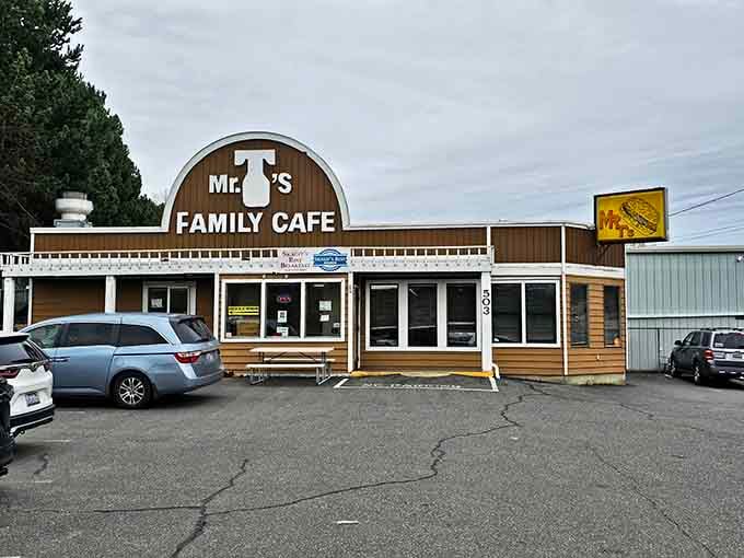 The welcoming exterior that's been feeding Mount Vernon's breakfast lovers and converting visitors into devoted fans for years.