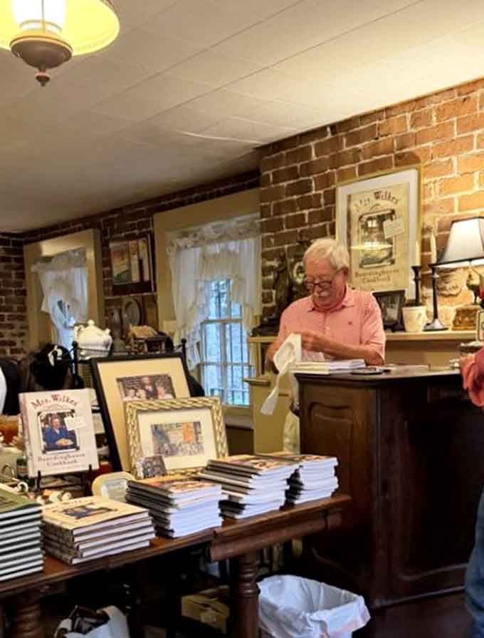 The friendly faces behind the operation, keeping this beloved tradition alive one family-style lunch at a time.