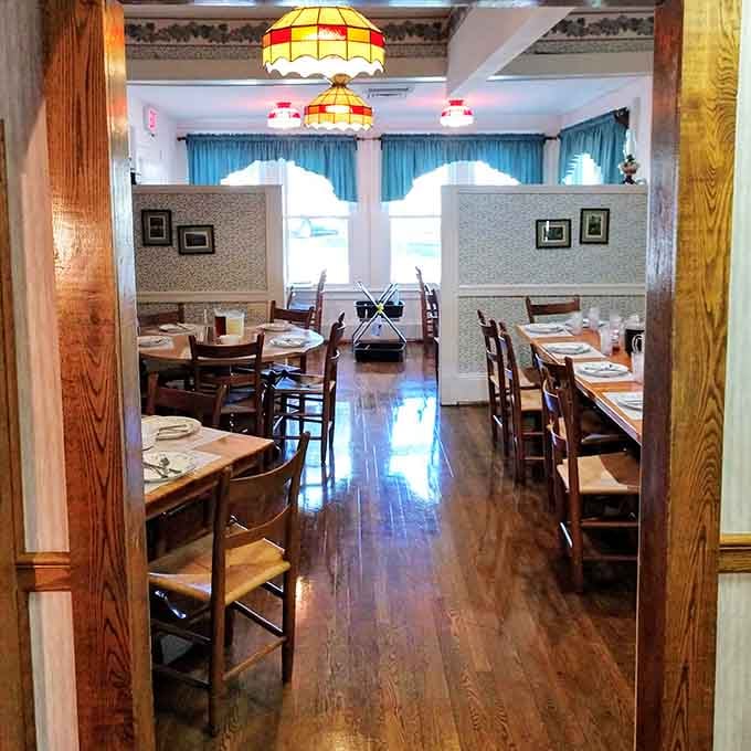 Multiple dining rooms mean plenty of seating, though you'll still want to arrive early on weekends.