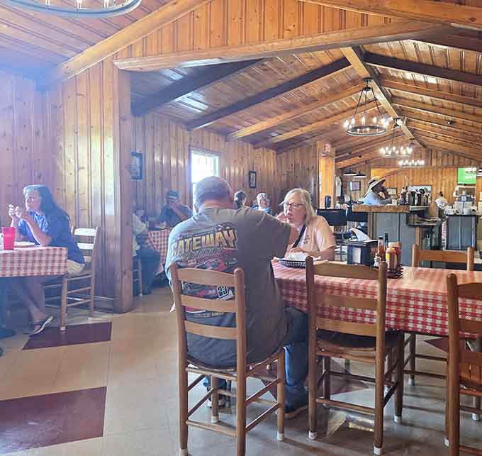 Red-checkered tablecloths and satisfied diners create the kind of scene Norman Rockwell would've painted with pleasure.