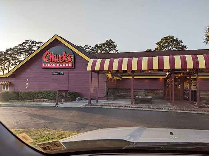 The packed parking lot tells you everything you need to know about what locals think of this colorful landmark.