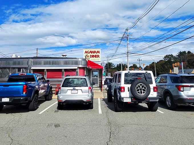A full parking lot at a diner is like a Michelin star, it means the locals know something good.