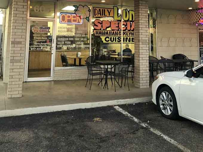 Easy parking means the hardest part of your Hawaiian adventure is deciding what to order, not where to leave your car.