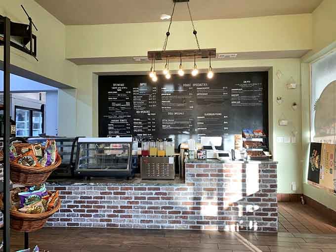 The brick-faced counter and chalkboard menus give off serious "we care about details" energy that your breakfast deserves.