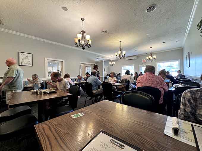 Locals filling the dining room at peak hours: always follow the people who know where to eat.