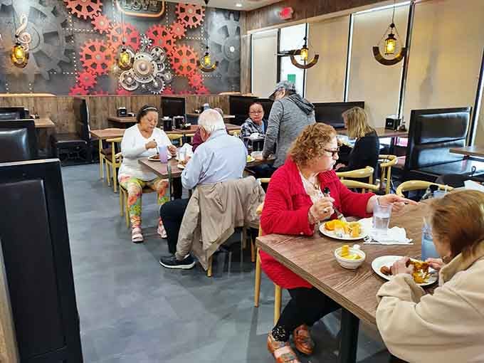 Real diners enjoying real food is always the best advertisement any restaurant could possibly ask for.