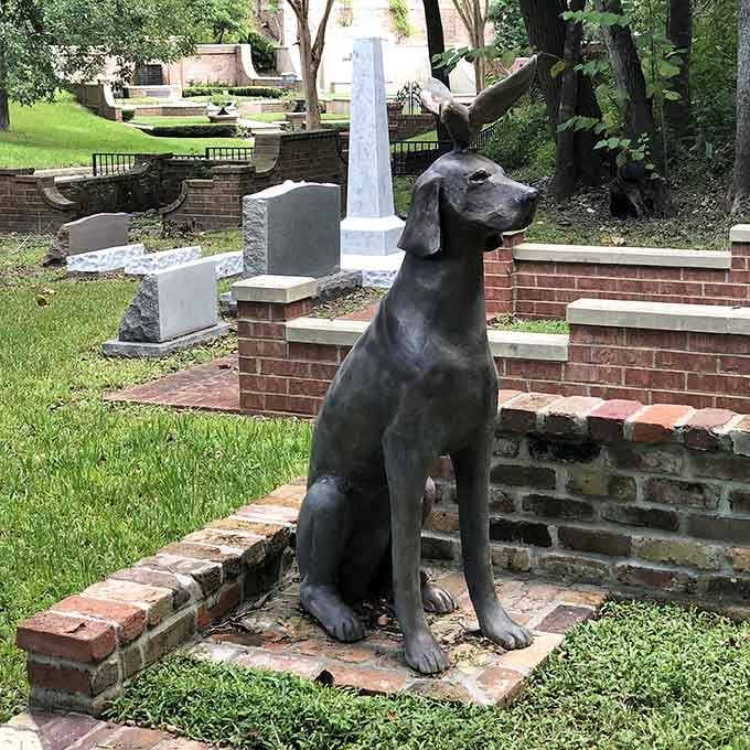 Even the family dog gets immortalized in bronze here, sitting eternally faithful guard over his people's final resting place forever.