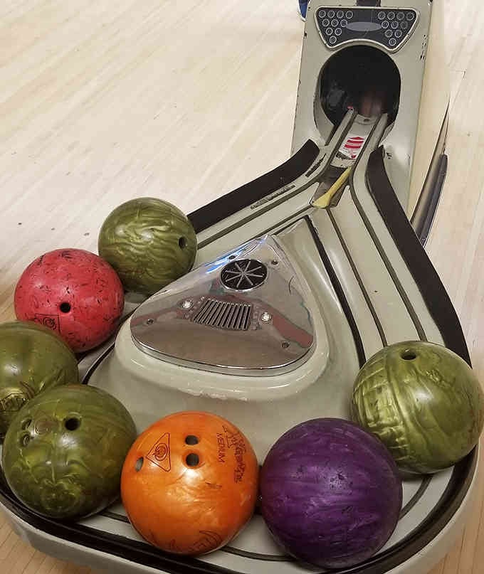 Ball returns that actually work like they should, delivering your sphere back with mechanical precision.