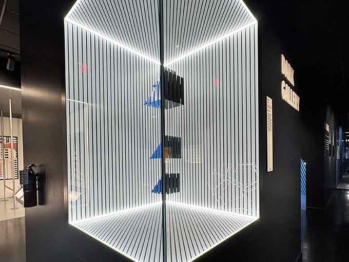 Vertical lines create an optical puzzle that makes your brain work overtime trying to solve the impossible.