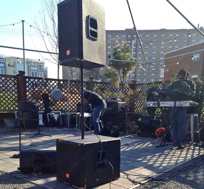 Live music transforms the outdoor space into an impromptu concert venue where dinner comes with a soundtrack.