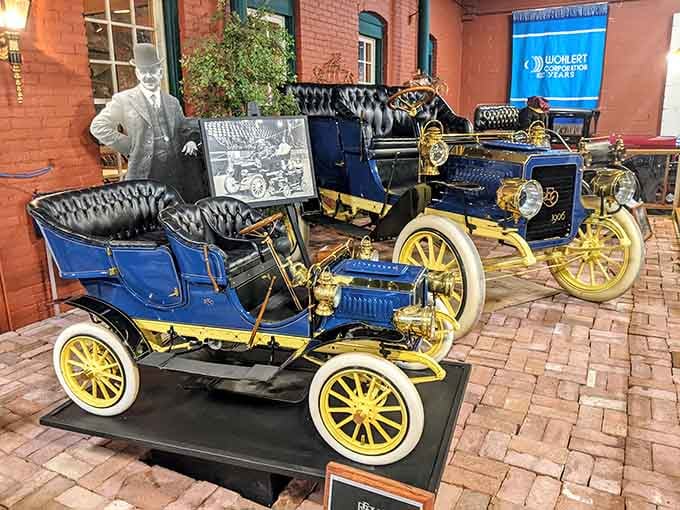 Early Oldsmobile models that look like fancy carriages decided to ditch the horses and go solo.