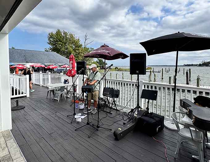 Live music on the deck turns dinner into an event, because good food deserves its own soundtrack.