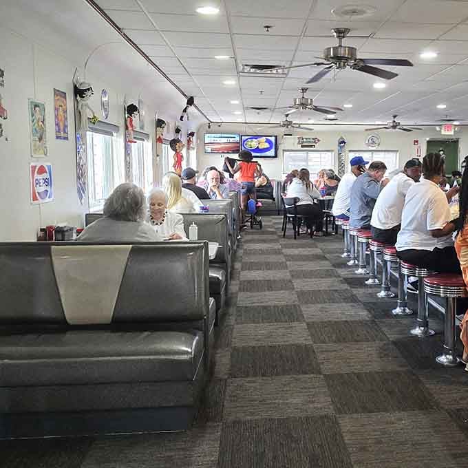 A full house of happy diners proves that good food and fun atmosphere never go out of style.