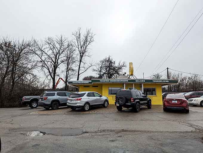 When the parking lot is this full, you know the locals have spoken and the verdict is delicious.