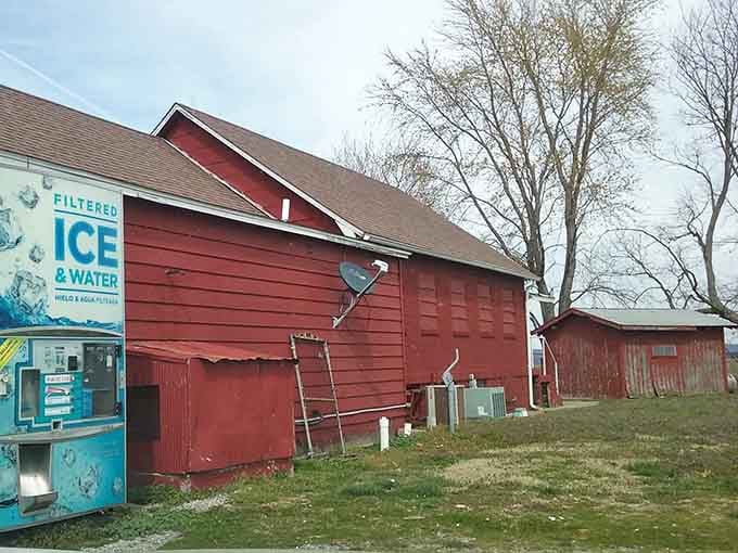 The unassuming side view that proves you can't judge a restaurant by its exterior architecture or appearance.