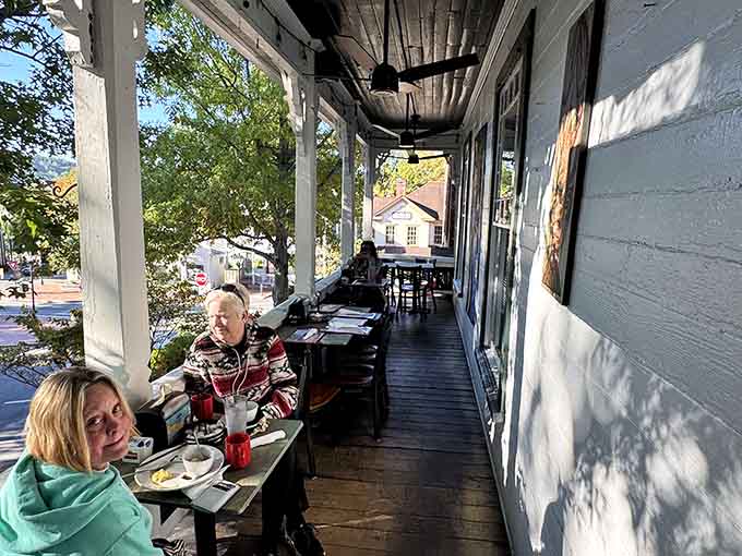 Balcony seating that lets you people-watch downtown Dahlonega while savoring your Cajun feast like proper Southern royalty.