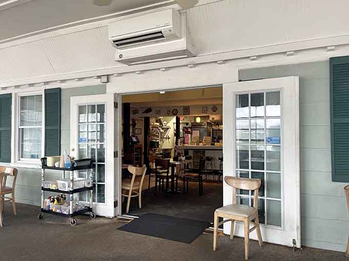 Those garage-style doors open up to let the ocean breeze join you for breakfast on pleasant mornings.